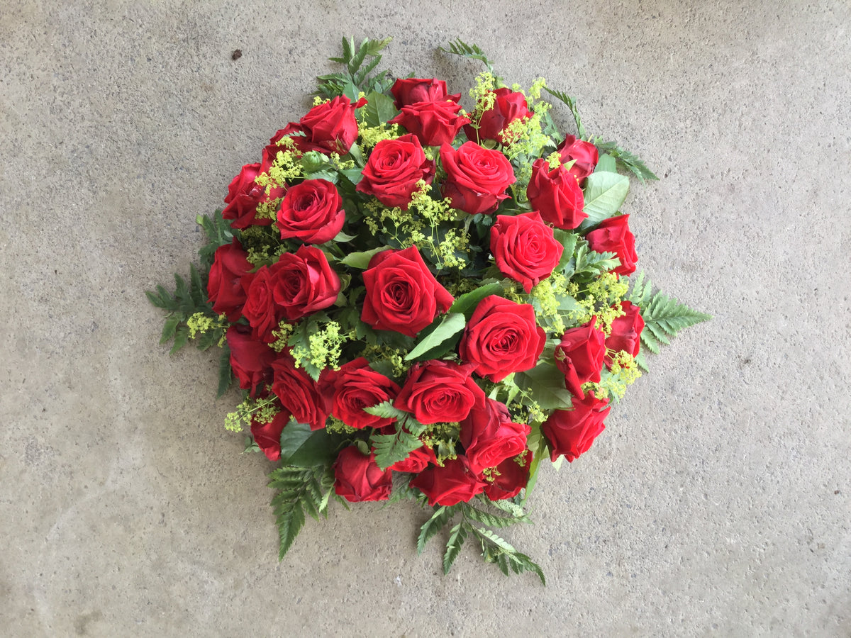 Posie Funeral Tribute (With Roses) – Fleur De Lynn