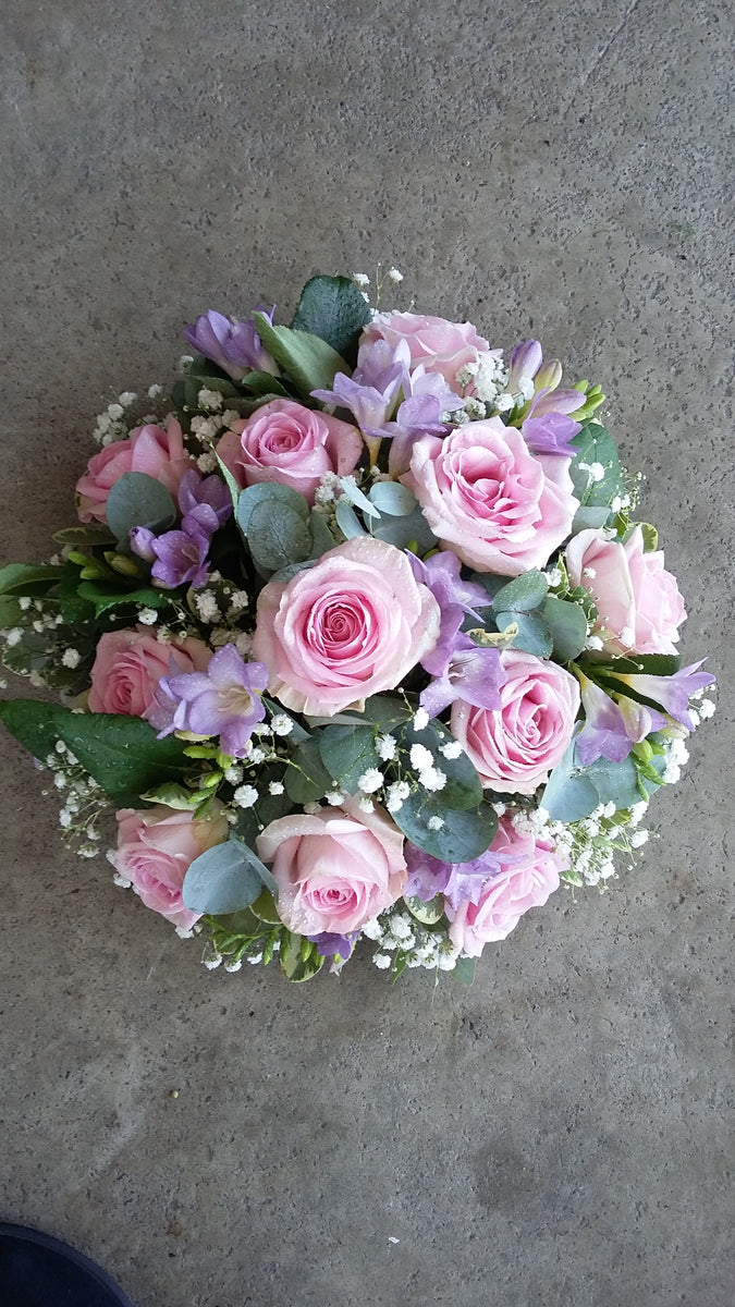 Posie Funeral Tribute (With Roses) – Fleur De Lynn