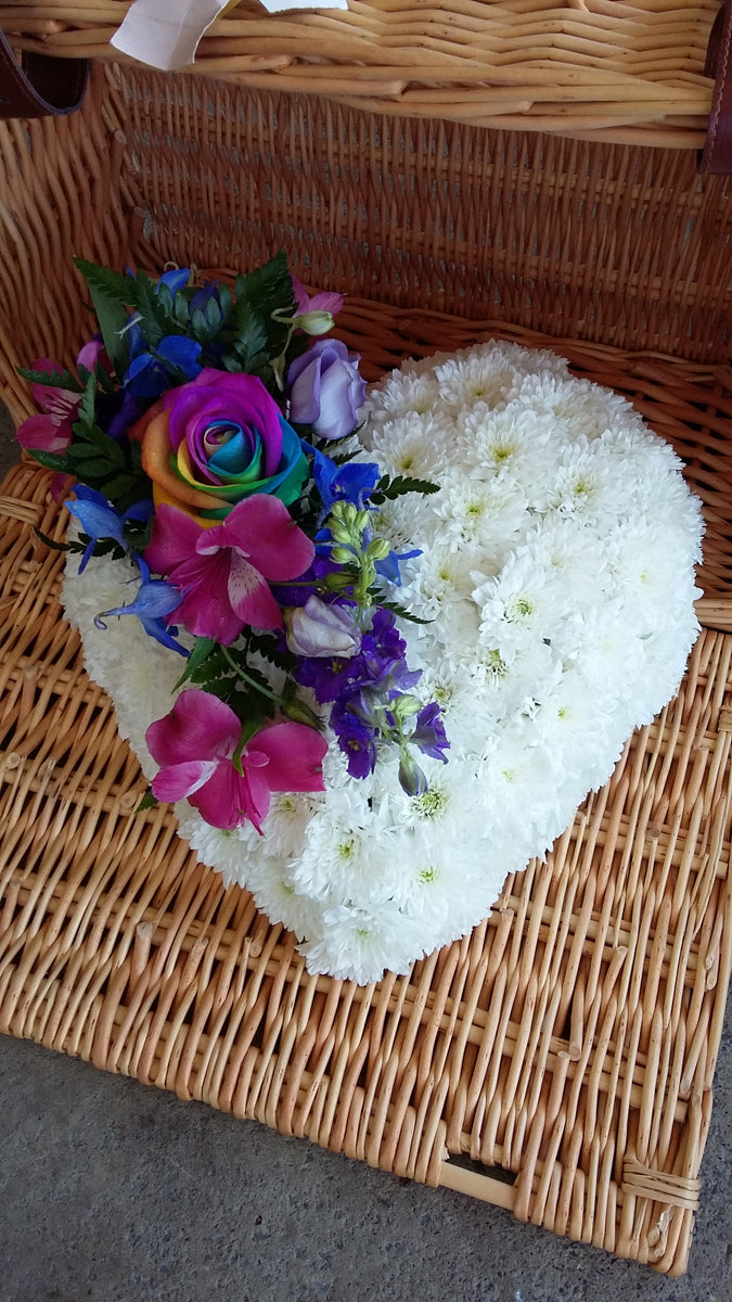 Closed based heart tribute – Fleur De Lynn